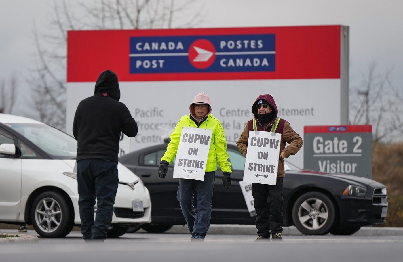 Settlement Reached In Complaint Over Canada Post Layoffs As Strike Hits Settlement Reached In Complaint Over Canada Post Layoffs As Strike Hits